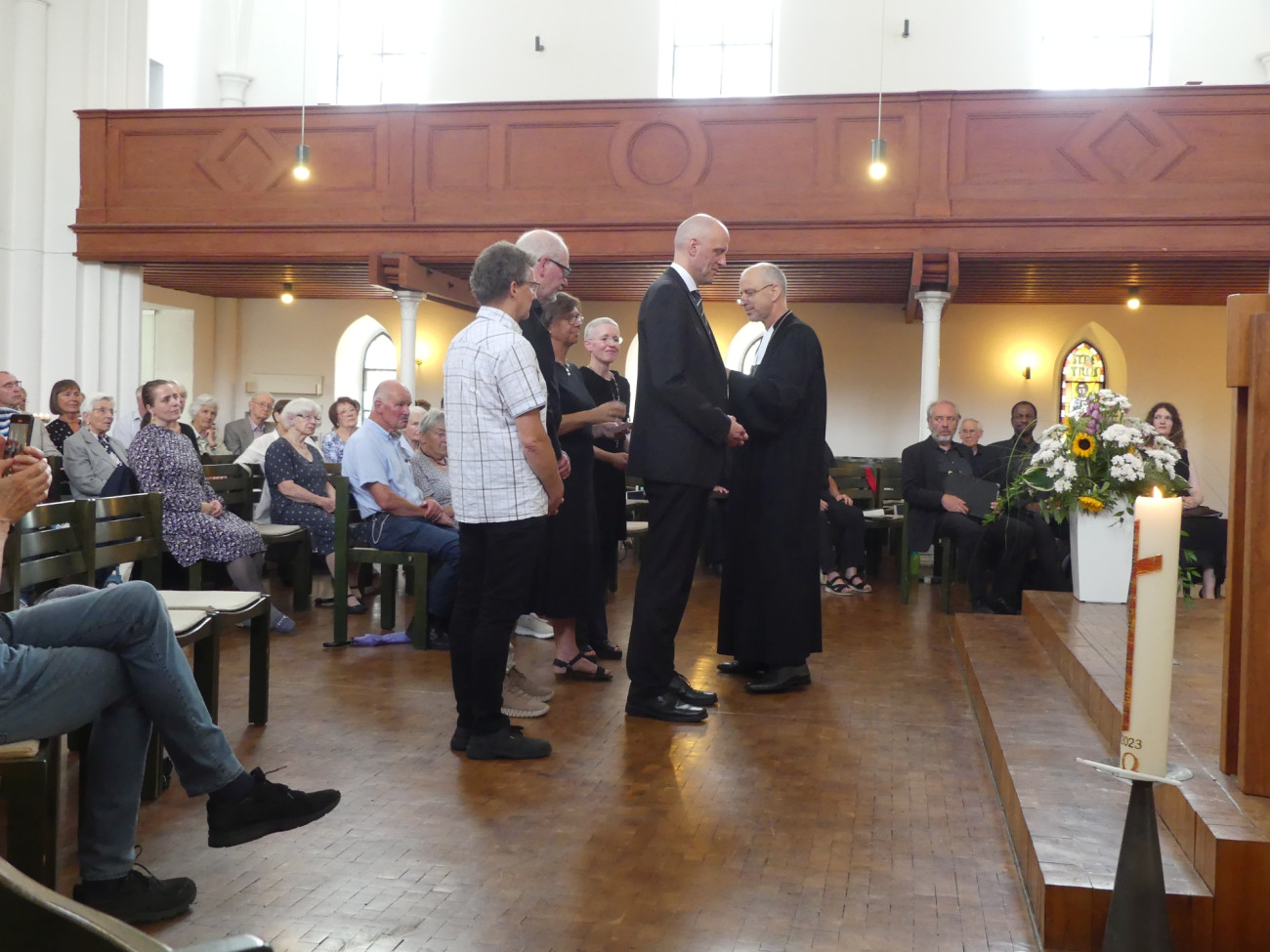 Unser Pfarrer tritt in die Kirche ein! | Evangelisch-Lutherische Pfarrei Neu-Ulm